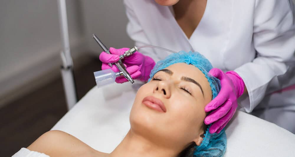 Step-by-step guide on microneedling by Dermapen4